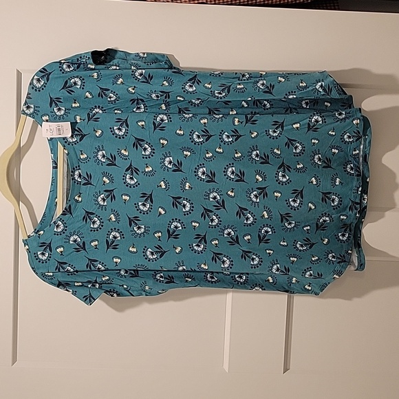 LOFT | Tops | Nwt Loft Floral Tee | Poshmark